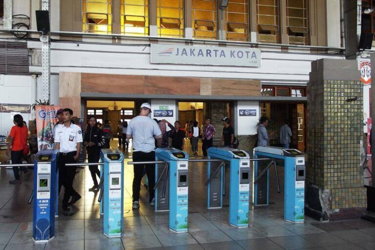 Loket Asli Stasiun Jakarta Kota Diaktifkan Kembali | KAORI Nusantara