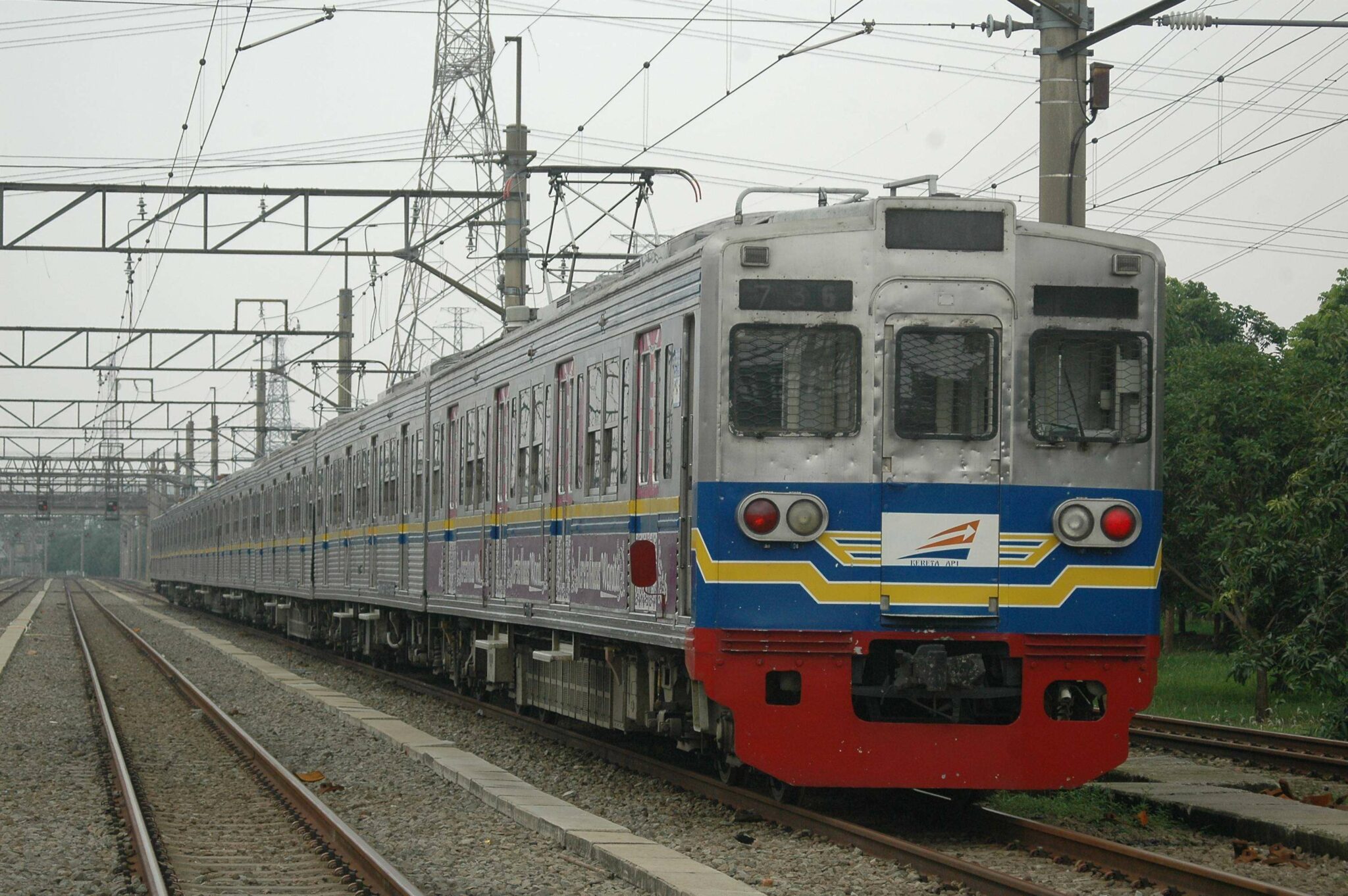 Melihat Sejenak Deretan KRL Purna Tugas di Dipo KRL Depok | KAORI Nusantara