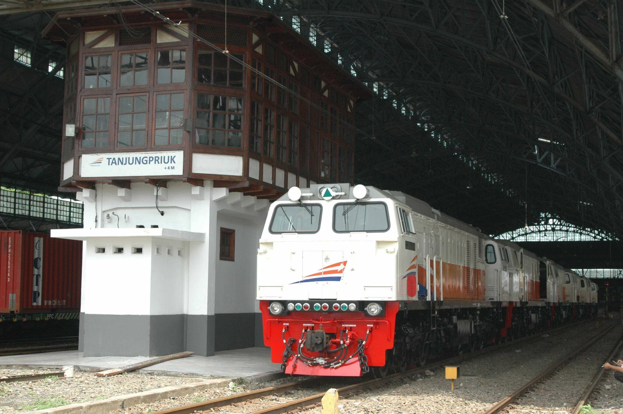 Pengiriman Lokomotif CC 206 Ke Pulau Sumatera Dimulai | KAORI Nusantara