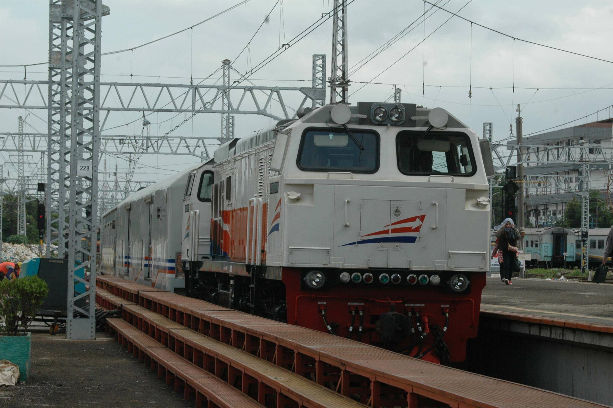 Pengiriman Lokomotif CC 206 Ke Pulau Sumatera Dimulai | KAORI Nusantara