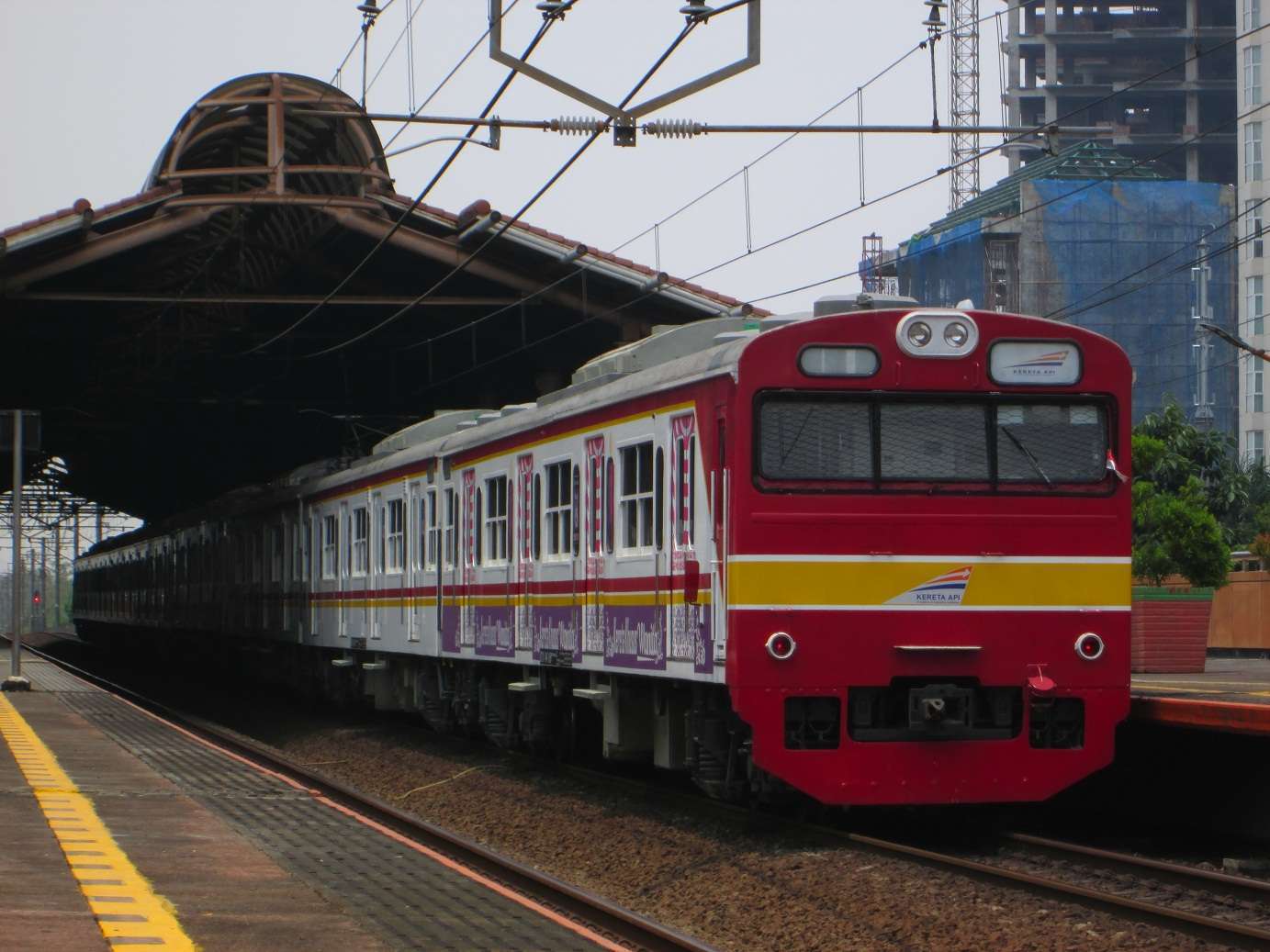 Rangkaian Lama Diwarnai Ulang, Akhir Dari Warna-Warni KRL