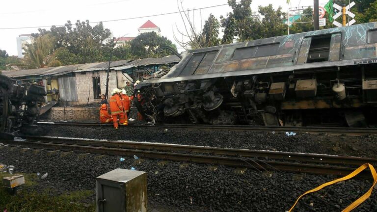 KRL Wednesday: Tokyo Metro seri 7000, 7121F Sang Korban Tragedi Bintaro 2