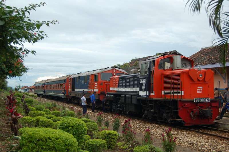 Locomotive Sunday: BB 300 Lokomotif Kecil Sejarah Perkeretaapian ...