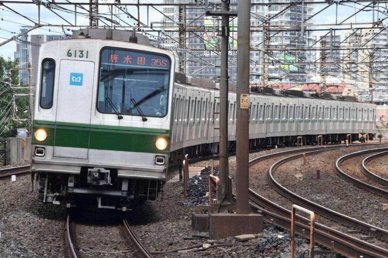 Rangkaian Terakhir KRL Seri 6000 Pengadaan Tahun 2016 Tiba di Jakarta ...
