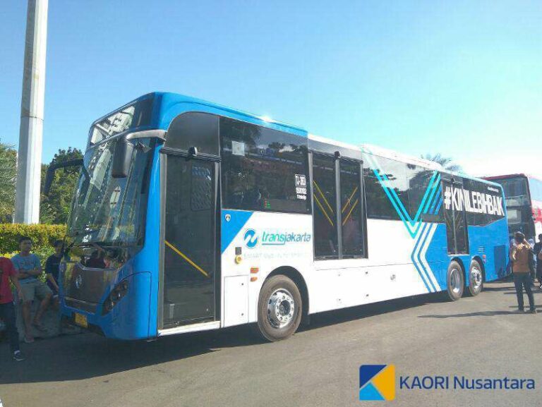 Transjakarta Luncurkan 100 Unit Bus 'Maxi' Merk Mercedes-Benz | KAORI ...