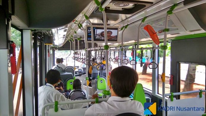 Transjakarta Uji Coba Bus Metro Trans dan Royal Trans | KAORI Nusantara