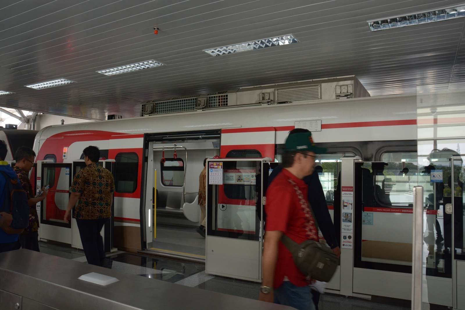 Laporan Perjalanan: Inilah Kesan Pertama Kereta LRT Jakarta - KAORI ...