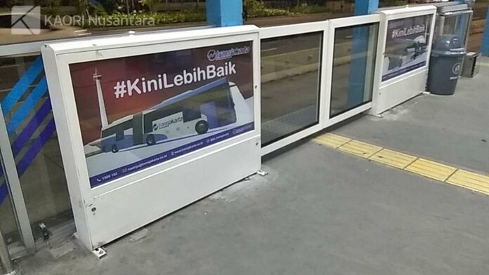 Wujud 'Platform Screen Doors' Baru di Halte Transjakarta Karet | KAORI ...