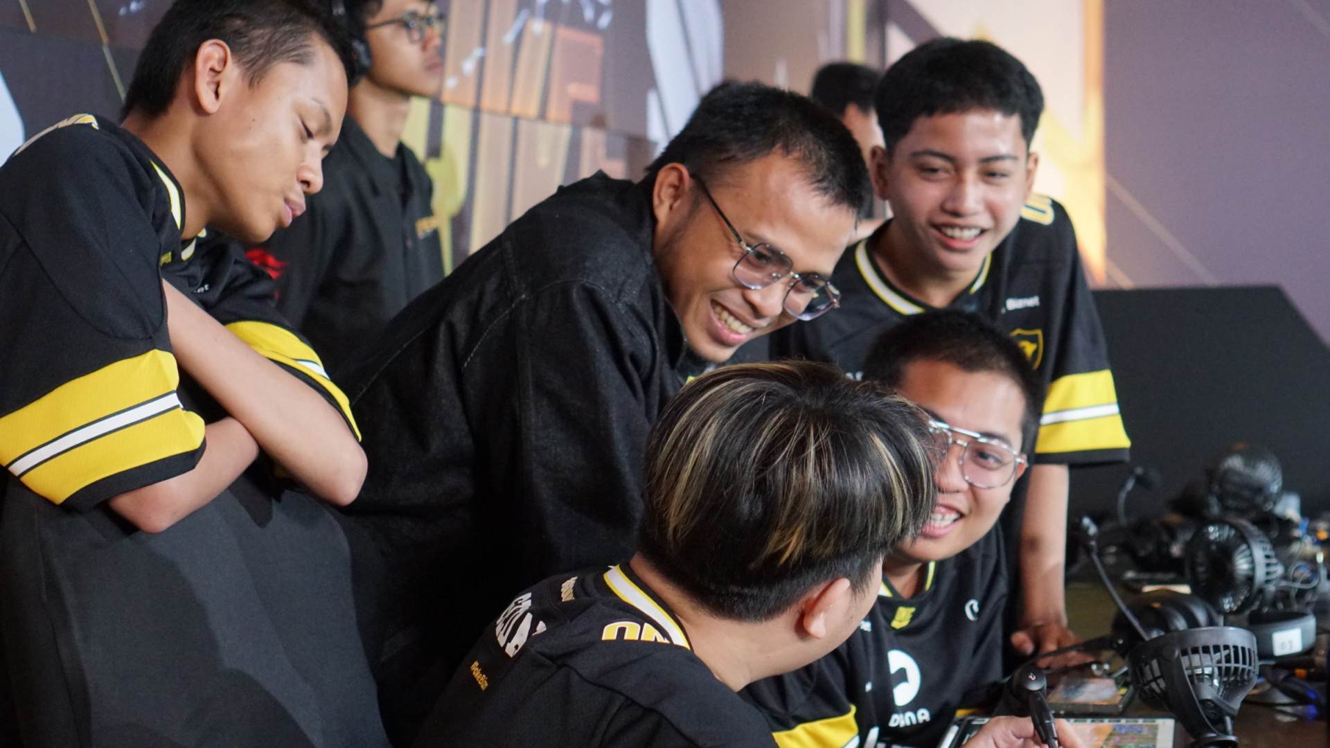 Buat Kejutan di Week 4 FFWS SEA 2025 Fall, ONIC AFM: “Kami Sudah Biasa ...