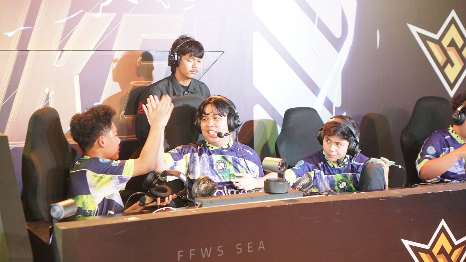 FFWS SEA 2025 Fall Week 4: ONIC Buat Kejuatan Lagi! | KAORI Nusantara